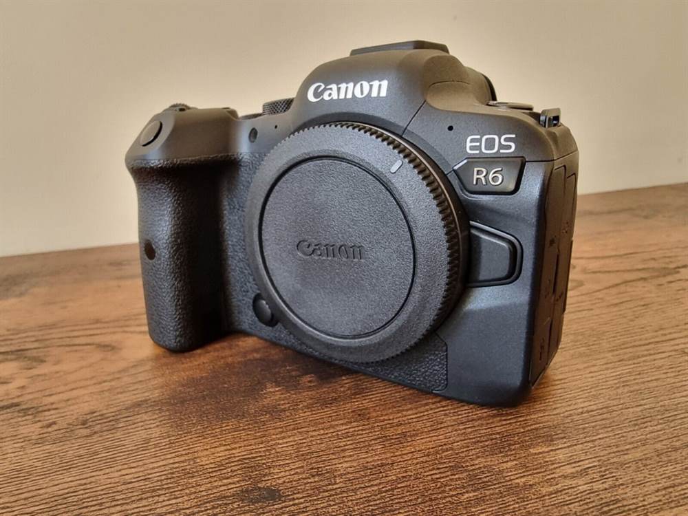 Canon EOS R6 Usata, in ottime condizioni - Fotocamere digitali a Sondrio